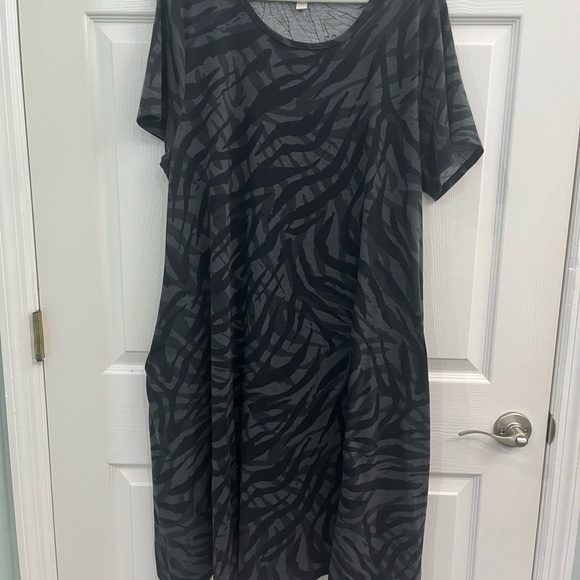 LuLaRoe | Dresses | Lularoe Womens 3x Black Gray Short Sleeve Midi ...